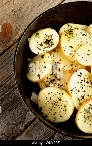 raw potato wedges with oil on baking tray Stock Photo - Alamy