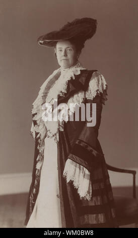 Frances Benjamin Johnston, full-length self-portrait dressed as a man ...