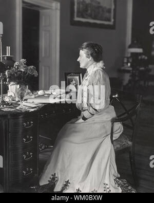United States: c. 1948. A portrait of Mary "Mamie" Dowd Eisenhower, the ...