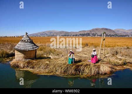 Uros totora reeds floating island, Lake Titicaca, Puno, Peru Stock ...