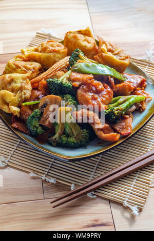 Subgum wonton dinner with beef pork shrimp chicken and sauteed mixed ...