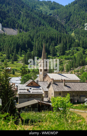 Hautes-Alpes, 05, Névache village, valley Franco-Italian Etroite Valley ...