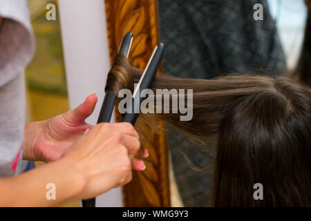 hair extension with plaque at the beauty salon Stock Photo - Alamy