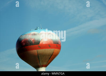 Water tower painted as a basket of apples in Mount Jackson, VA, USA ...