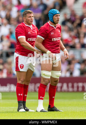 Dillon Lewis and Justin Tipuric of Wales during the Quilter ...