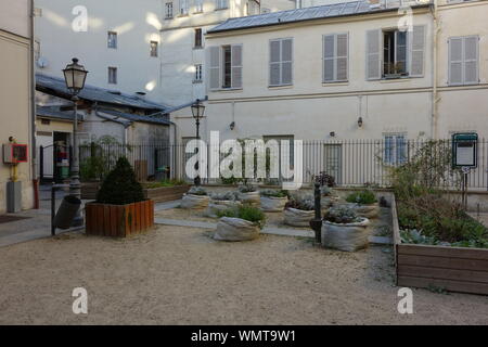Paris, Hinterhof - Paris, Courtyard Stock Photo - Alamy