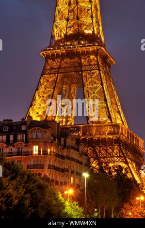 Paris, Eiffelturm, Illuminations by Pierre Bideau - Paris, Eiffel Tower ...