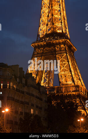 Paris, Eiffelturm, Illuminations by Pierre Bideau - Paris, Eiffel Tower ...