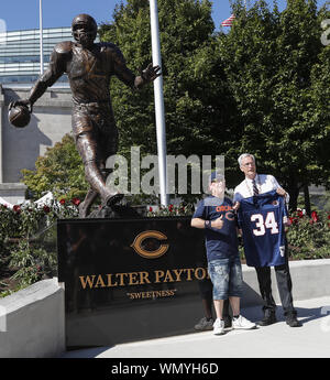 A statue of Chicago Bears running back Walter Payton at Soldier Field ...