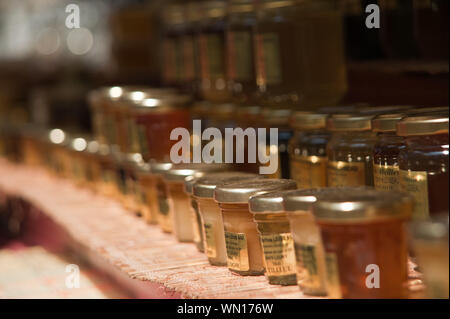 Paris, Place Monge, Markt - Paris, Place Monge, Market Stock Photo - Alamy