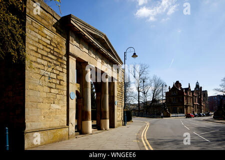 Tameside monument PORTICO OF THE FORMER TOWN HALL, STALYBRIDGE Stock ...