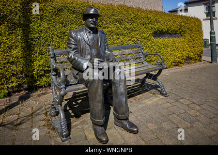 Tameside landmarks, artist L. S. Lowry statue memorial at Mottram in ...
