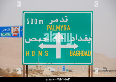 Damascus Iraq Palmyra Syria Road traffic Sign truck Stock Photo - Alamy