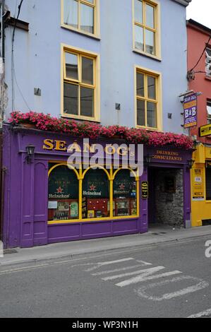 Irish pub in Tralee, County Kerry, Republic of Ireland Stock Photo - Alamy
