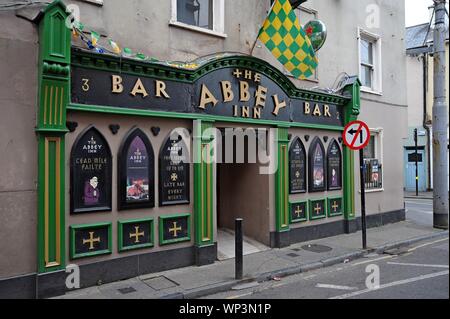 Irish pub in Tralee, County Kerry, Republic of Ireland Stock Photo - Alamy