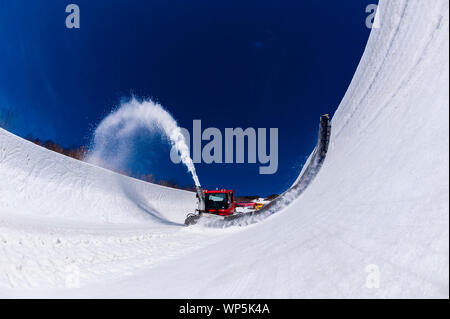 A snowcat cutting a half-pipe, Stowe, Vermont, USA Stock Photo - Alamy
