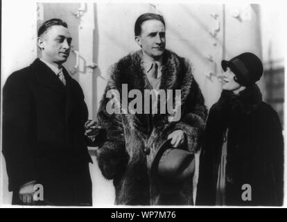 [Leon Hartt, Marcel Duchamp, and Mrs. Hartt; half length, standing ...