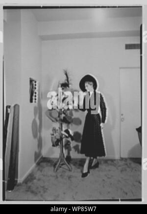 Lilly Dache, residence at 78 E. 56th St., New York City. Living room ...