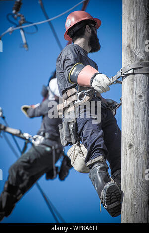 Men working on power lines Stock Photo - Alamy