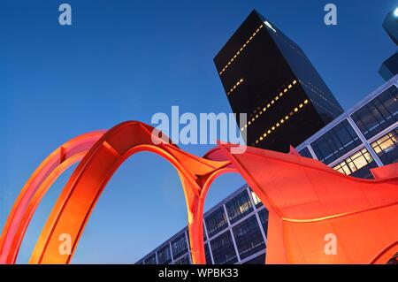The Red Spider sculpture by Alexander Spider with high-rise office ...