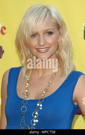 ASHLEE SIMPSON 2005 TEEN CHOICE AWARDS THE GIBSON THEATRE UNIVERSAL ...