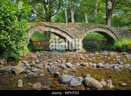 Pack Horse bridge at Wycoller, Lancashire Stock Photo - Alamy