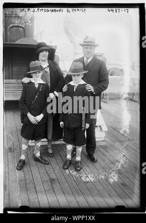 Lt. P.J. Fitzgibbons and family Stock Photo - Alamy