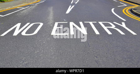 uk Road Painted Sign No Entry Signs prohibition Stock Photo - Alamy