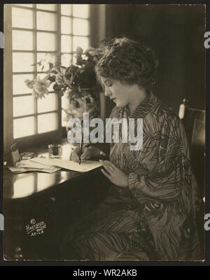 Mary Pickford writing at a desk Stock Photo - Alamy