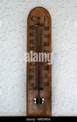 Close up thermometer 80 degrees F - 30 degrees centigrade C Stock Photo ...