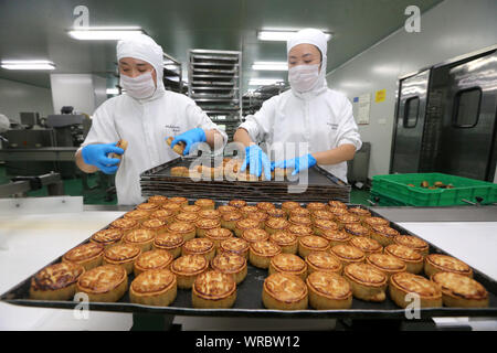 Chinese workers make mooncakes for the upcoming Mid-Autumn Festival at ...