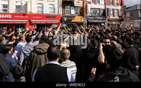 Shia men and young boys emotionally beating their chests in the Ashura ...