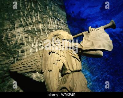 Statue of an Angel Blowing a Trumpet Stock Photo - Alamy