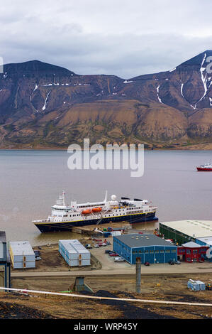 Cruise ship in port, Longyearbyen, Svalbard, Norway Stock Photo - Alamy