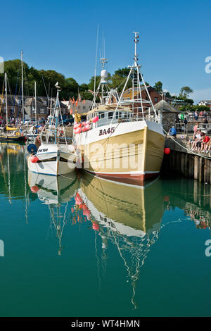 Inshore fishing boats in Padstow Harbour. Cornwall, England, UK Stock ...