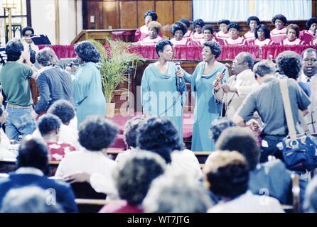 SAY AMEN, SOMEBODY, center, The Barrett Sisters, from left: Rodessa Barrett Porter, Delois ...