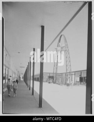 Mid-Island Plaza, Hicksville, Long Island Stock Photo - Alamy