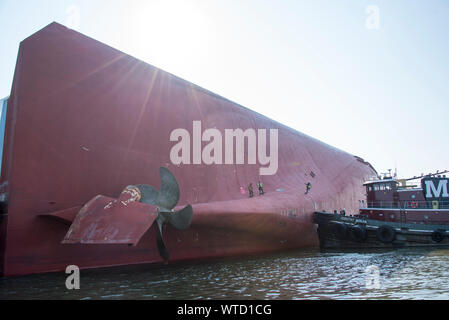 U.S. Coast Guard 65-Foot small harbor tug boats USCGC Tackle (WYTL ...