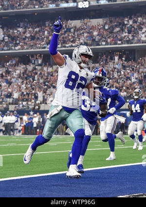 Dallas Cowboys' Jason Witten scores a touchdown in the second quarter ...