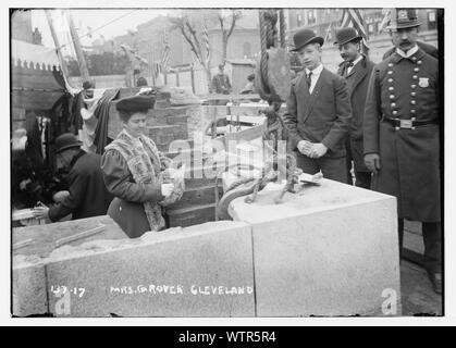 Mrs. Grover Cleveland, policeman, and others LCCN2014680806 Stock Photo ...