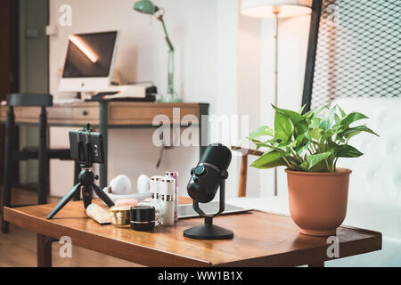 Online live streaming gadgets Stock Photo - Alamy