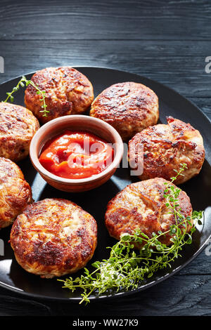 Delicious meatballs crepinette wrapped in a ñaul fat and fresh ...