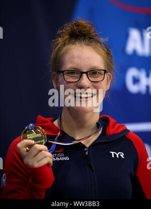Great Britain's Rebecca Redfern with her Gold medal during the Women's ...