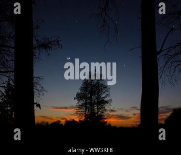 NIGHT SKY WITH CRESCENT MOON AND STARS Stock Photo - Alamy