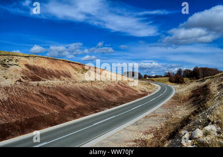 A highway cut through a hill Stock Photo - Alamy