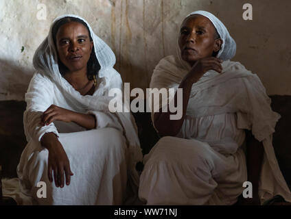 Portrait of two eritrean women with traditional hairstyle, Central ...
