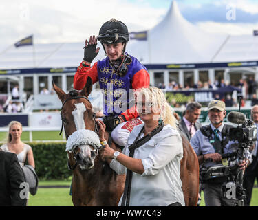 King's Lynn ridden by Oisin Murphy (centre) wins the Betway Achilles ...