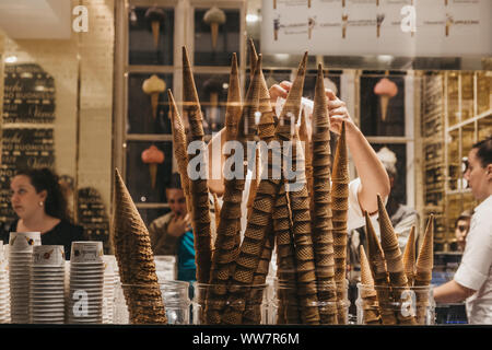 Venchi Ice Cream Shop window display. Chelsea, London, England Stock ...