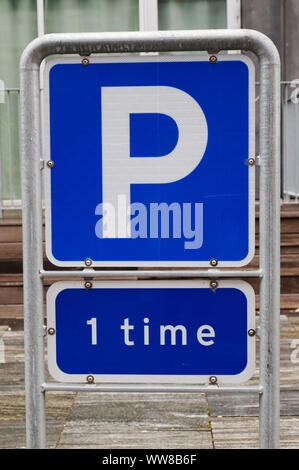Maximum parking time sign Stock Photo - Alamy
