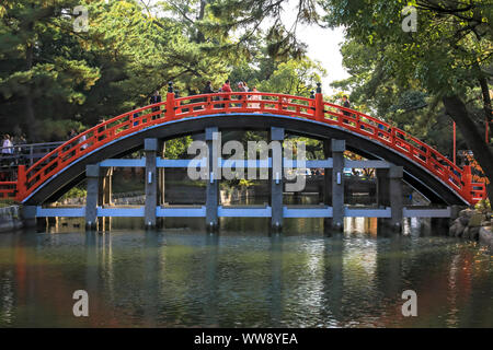 Traditional Japanese red bridge at Sumiyoshi Taisha shrine in Osaka ...